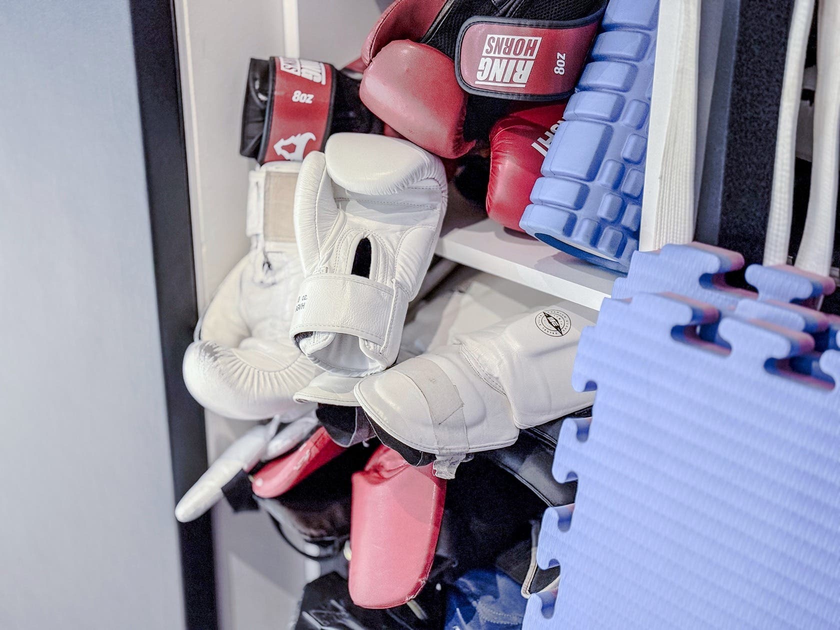 2025年5月リニューアル！サンドバッグ、金網、道具貸出あり！本格格闘技練習、ウェイトトレーニング可能ですの写真6