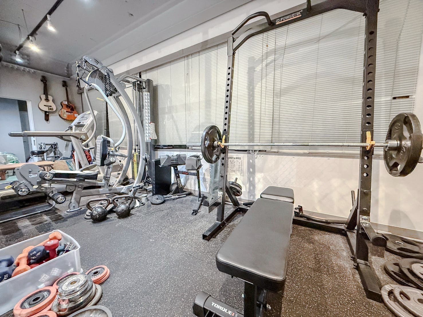 2025年5月リニューアル！サンドバッグ、金網、道具貸出あり！本格格闘技練習、ウェイトトレーニング可能ですの写真7
