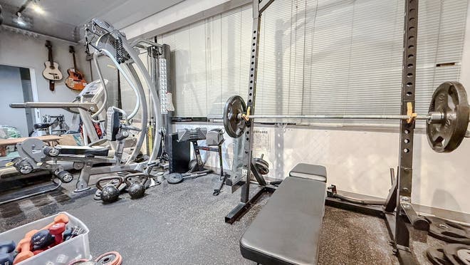 2025年5月リニューアル!サンドバッグ、金網、道具貸出あり!本格格闘技練習、ウェイトトレーニング可能ですの写真7