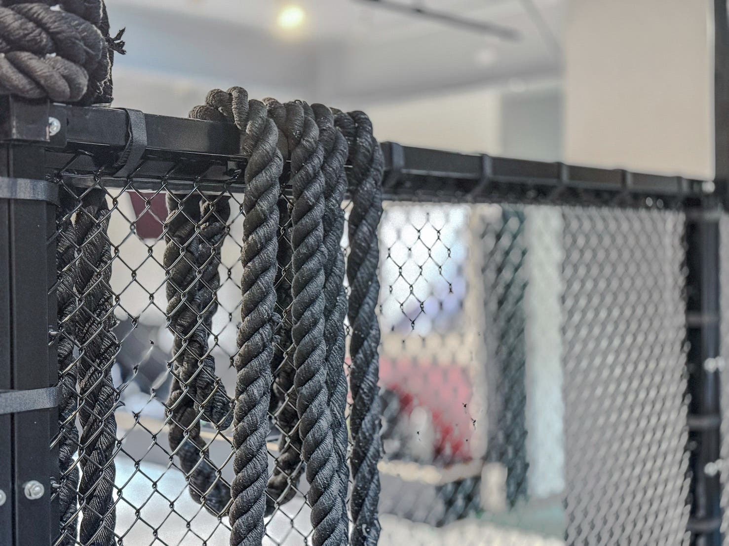 2025年5月リニューアル！サンドバッグ、金網、道具貸出あり！本格格闘技練習、ウェイトトレーニング可能ですの写真9