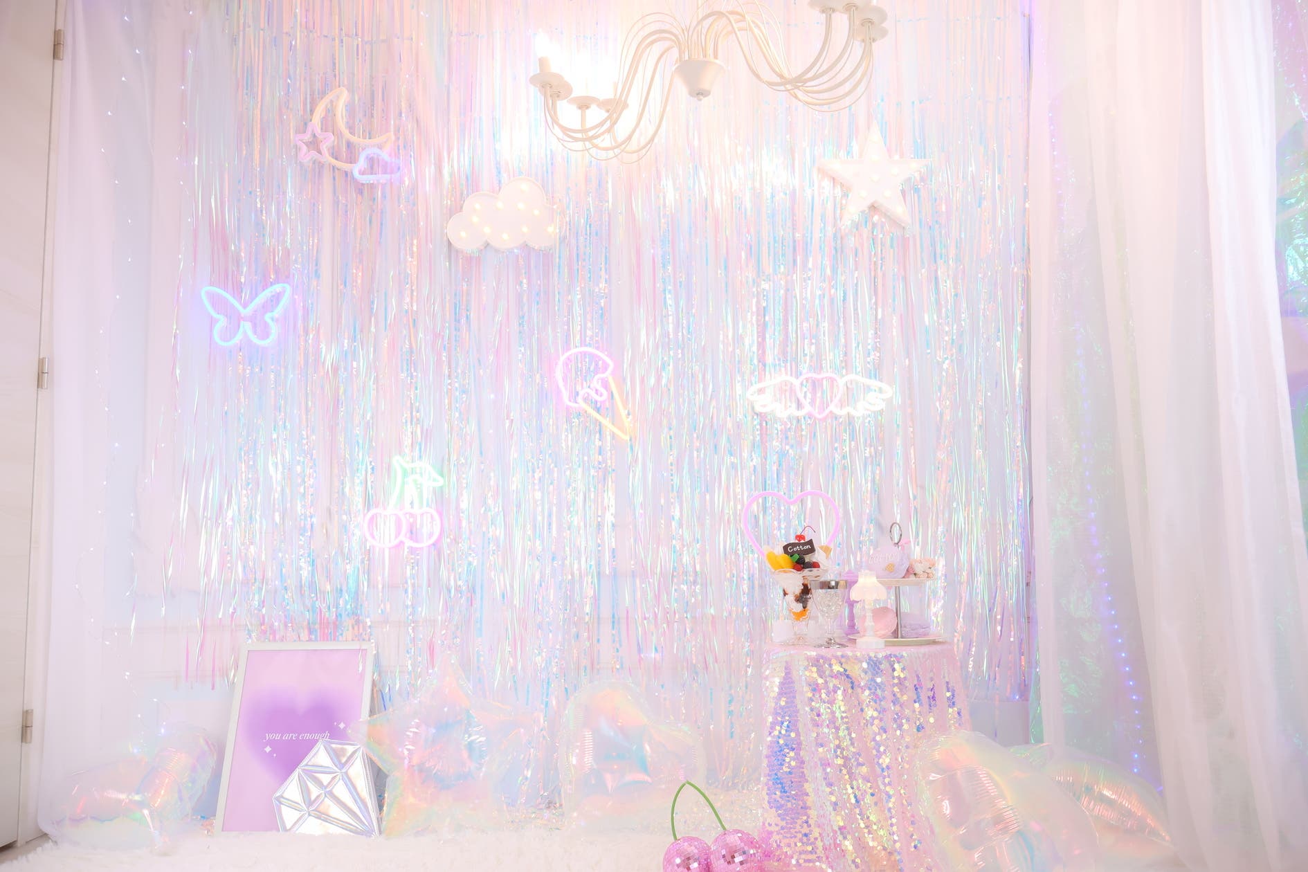 【オープン記念割引中🎉】かわいい・シンプル・教室背景etc...マルチな撮影スタイジオ/撮影機器貸し出し無料の写真1