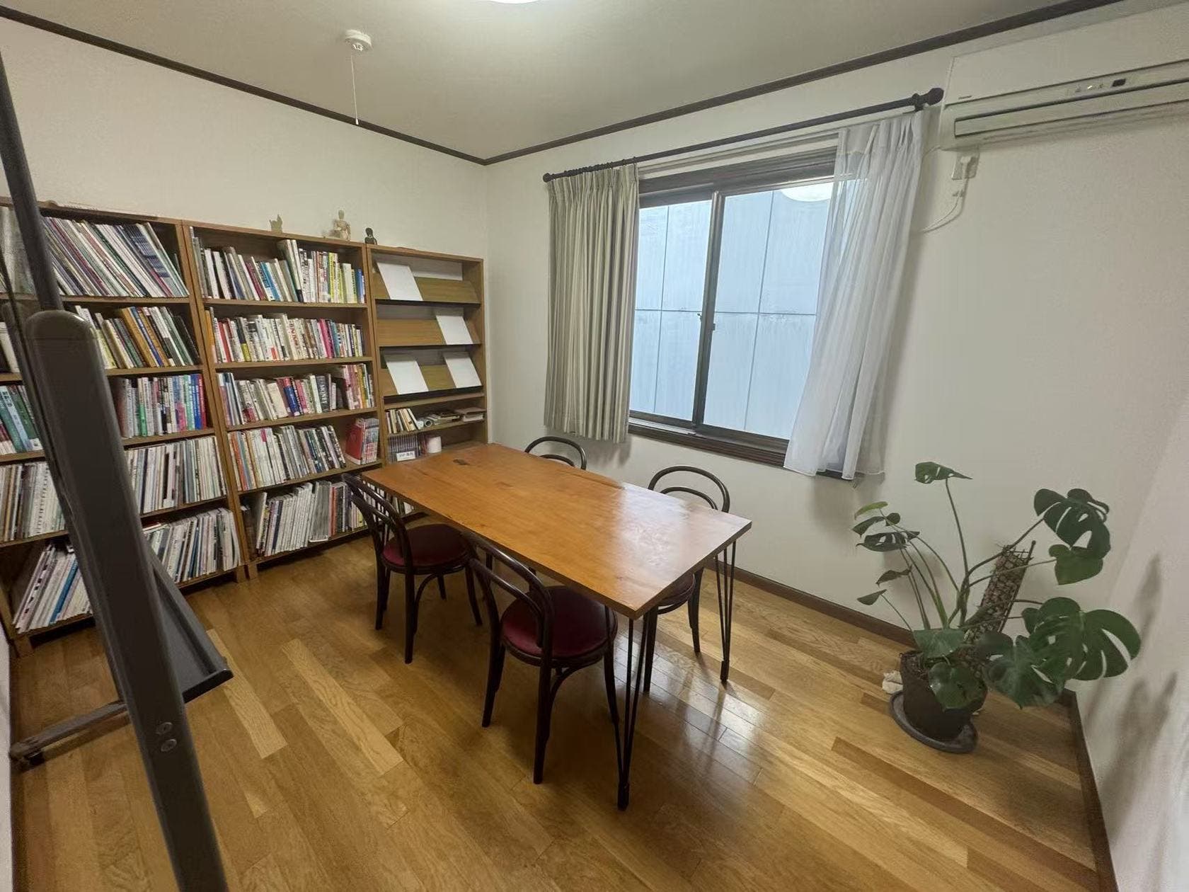 【目白駅7分・ブックルーム】アート＆デザイン書籍が並ぶ静かなスペースの写真1