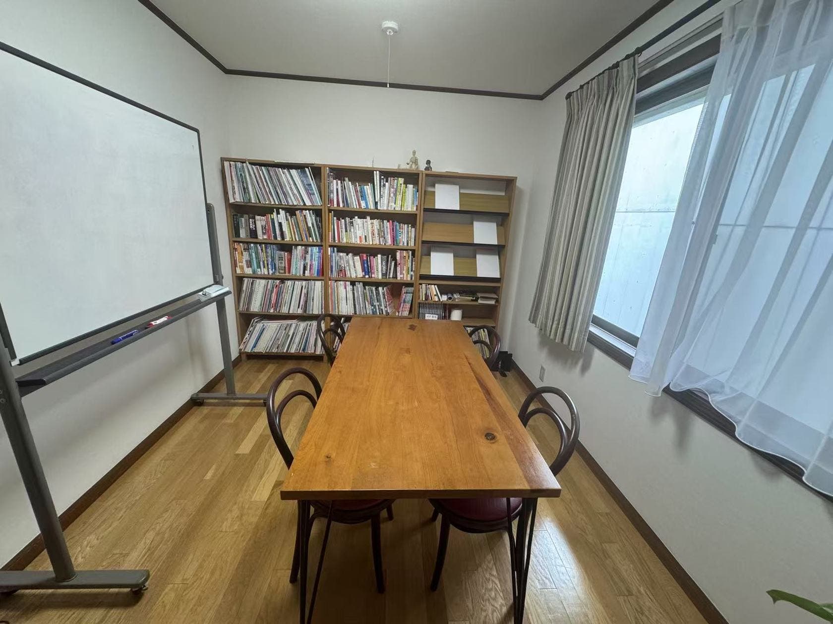 【目白駅7分・ブックルーム】アート＆デザイン書籍が並ぶ静かなスペースの写真4