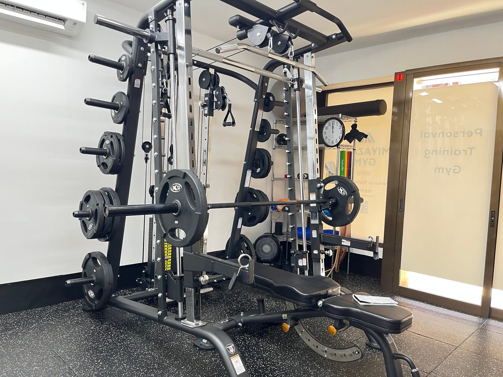 【錦糸町】マルチラックや大型鏡のあるパーソナル向けレンタルジム！　【ルームA】　MIYAZAKI GYM錦糸町店の写真2