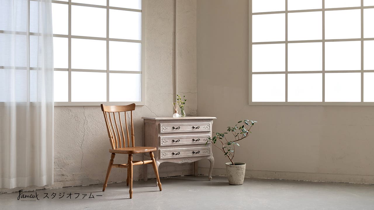 自然光たっぷり！白を基調にした光と花のレンタルフォトスタジオ【北堀江】の写真3