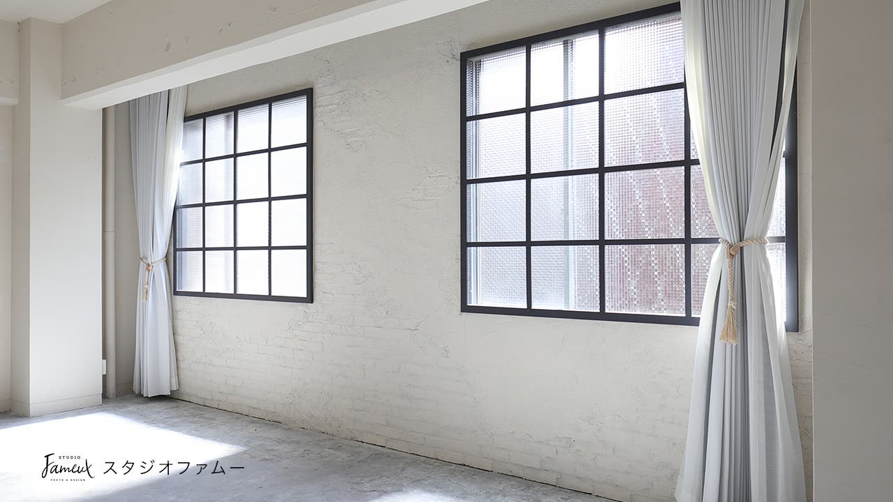 自然光たっぷり！白を基調にした光と花のレンタルフォトスタジオ【北堀江】の写真5