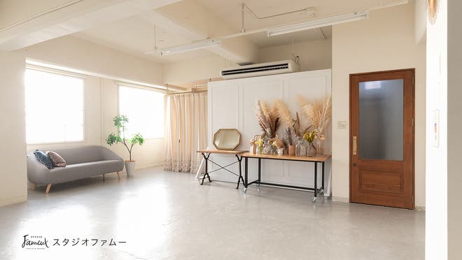 自然光たっぷり!白を基調にした光と花のレンタルフォトスタジオ【北堀江】の写真7