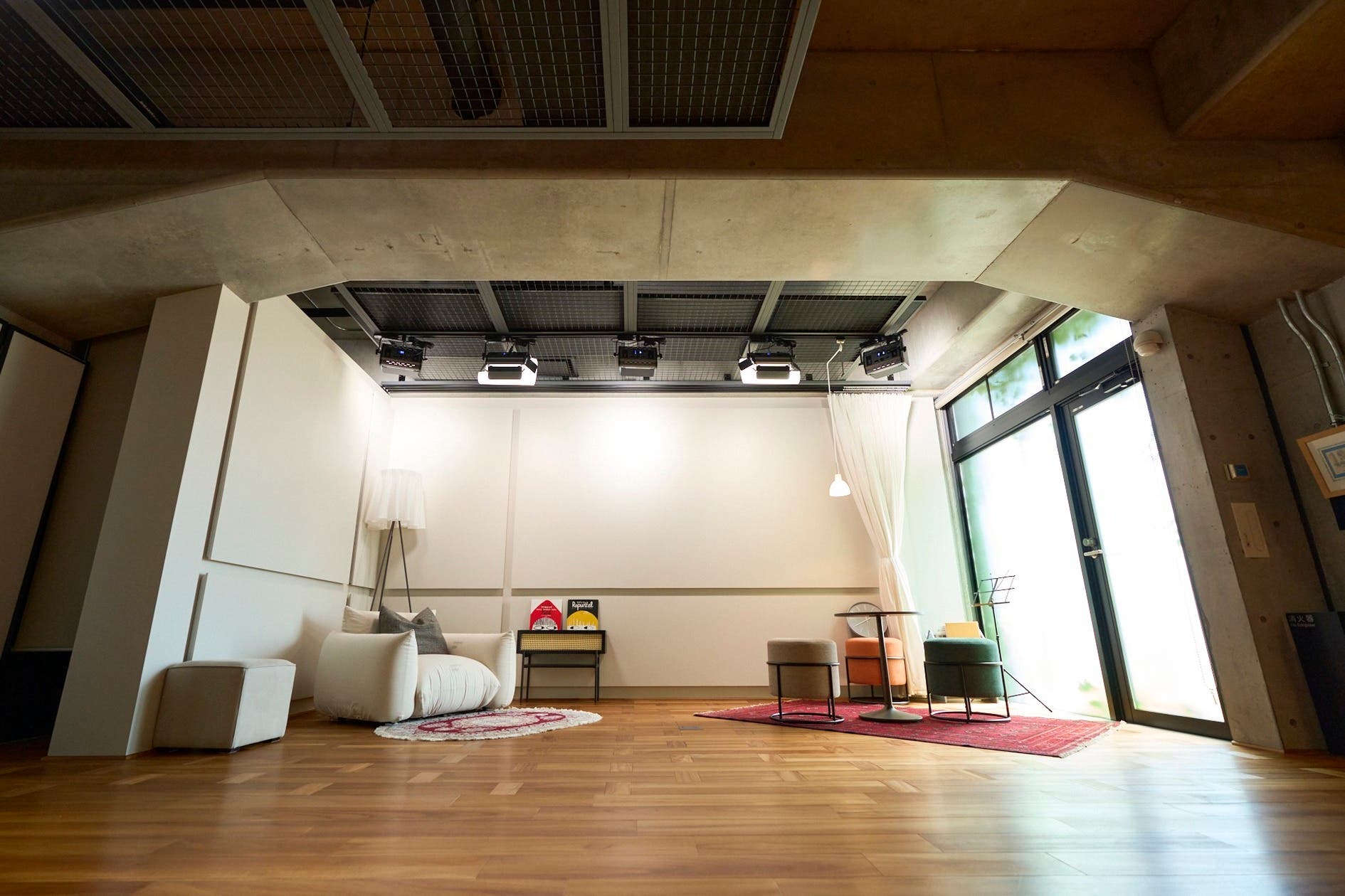 【NEW OPEN】最新鋭プロユースのスタジオ / ライブ配信・ウェビナー・番組収録・YouTube撮影・動画撮影・手ぶらOK！の写真5