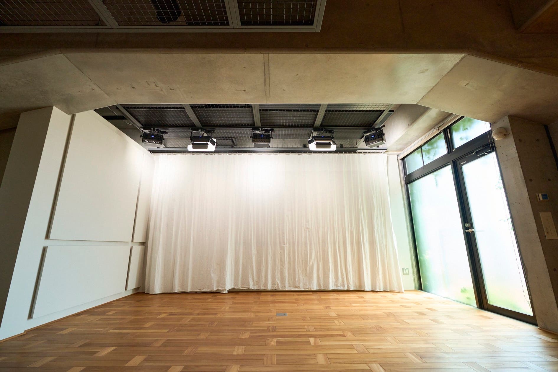 【NEW OPEN】最新鋭プロユースのスタジオ / ライブ配信・ウェビナー・番組収録・YouTube撮影・動画撮影・手ぶらOK！の写真6