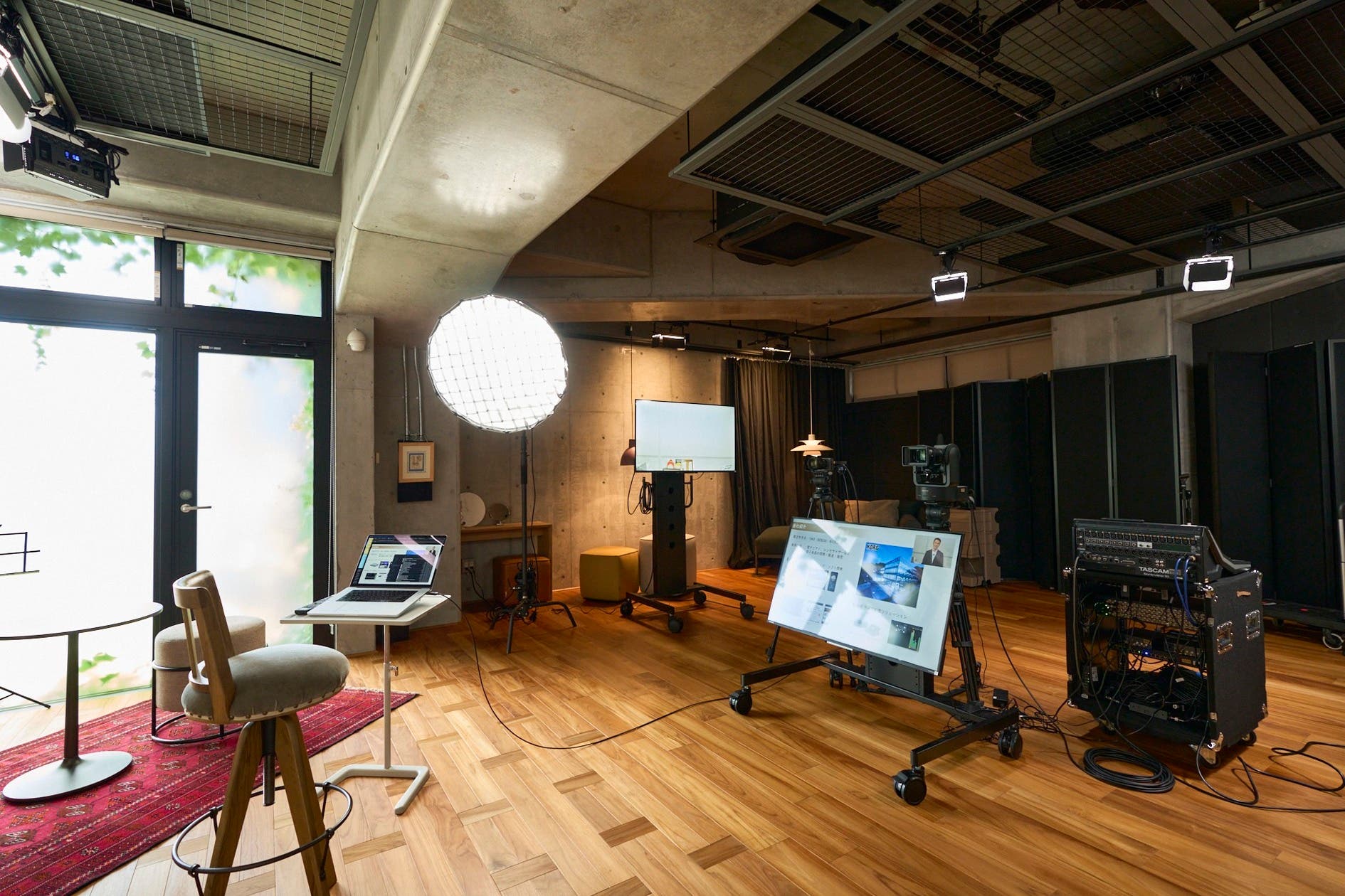 【NEW OPEN】最新鋭プロユースのスタジオ / ライブ配信・ウェビナー・番組収録・YouTube撮影・動画撮影・手ぶらOK！の写真7