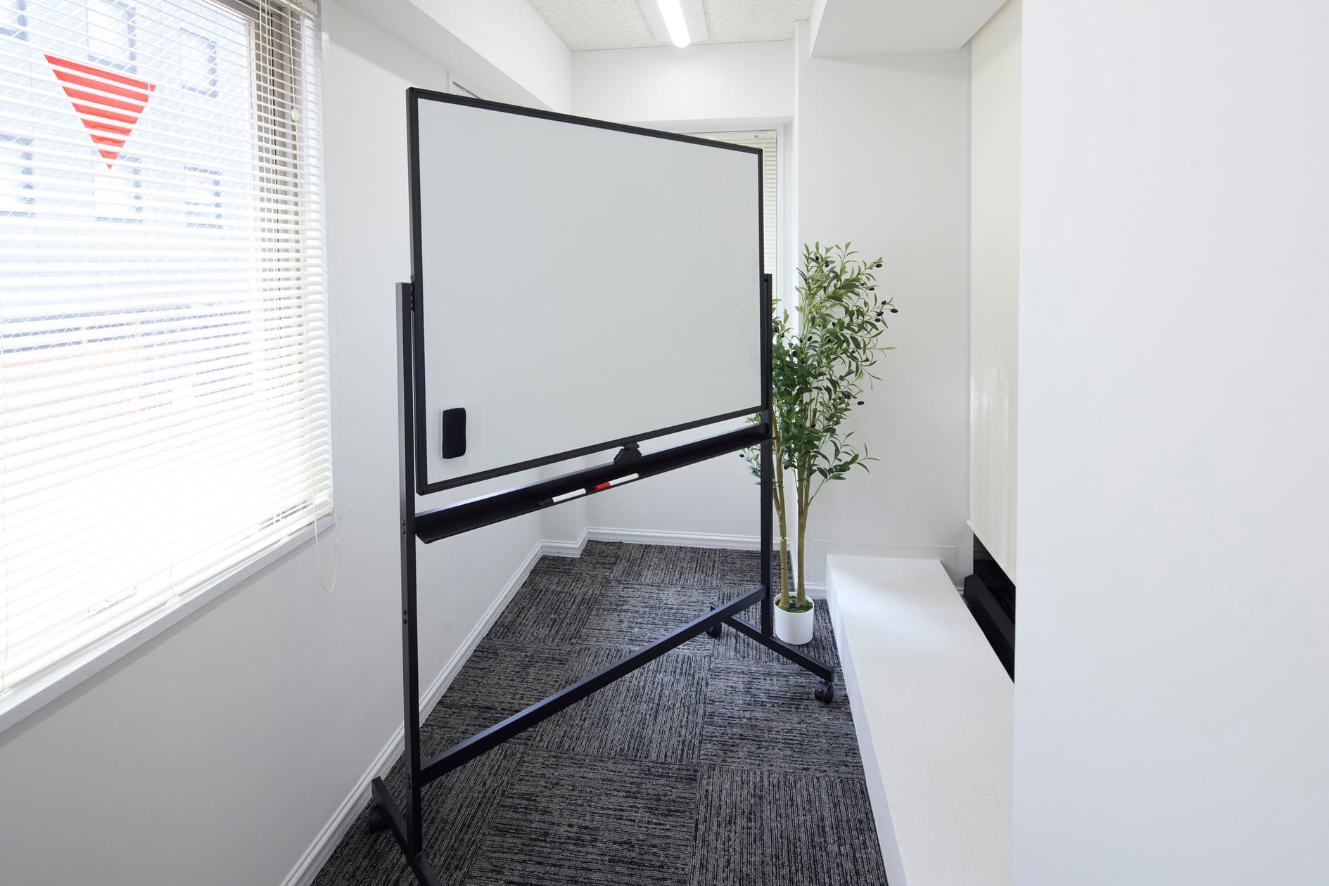 忘年会に！🚉神田･大手町🌟女性に嬉しい土足OK！🌟32名🌟100インチスクリーン🌟推し活/懇親会/撮影/ボードゲームの写真12