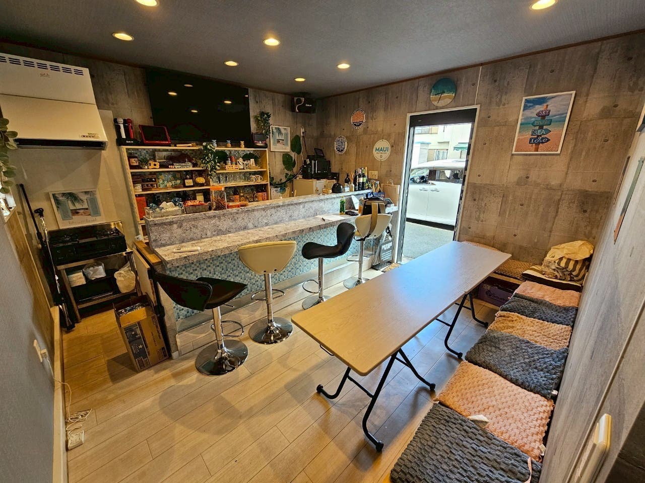 県立大学駅から徒歩約３分！ハワイ風カラオケルーム♪【カラオケ、女子会、ママ友会、誕生日会、イベント】の写真1