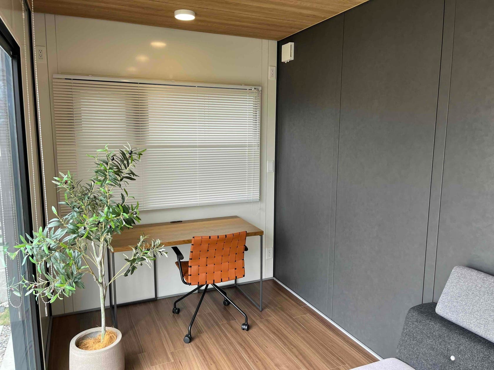 【Living】✨U-SPACE小松店✨リビングをイメージしたちょっとした集まりに最適のスペースです♪Wi-Fi/小松市の写真1