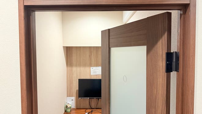 【¥385/30分!三鷹駅最安値 徒歩3分】1名完全個室(Room9)モニター(27インチ/4K)・Wifi・フリードリンクの写真4
