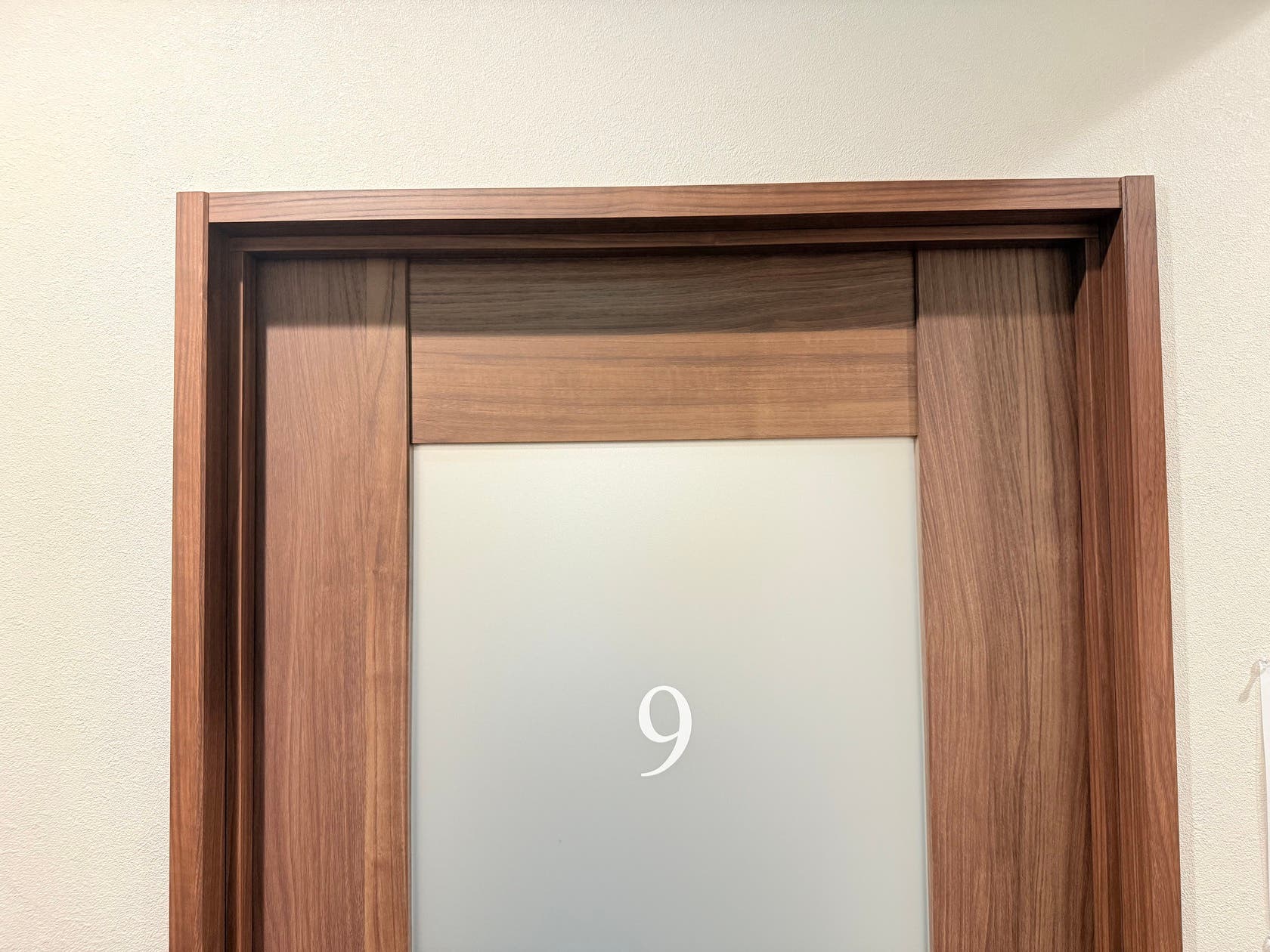 【¥385/30分！三鷹駅最安値 徒歩3分】1名完全個室（Room9）モニター（27インチ/4K）・Wifi・フリードリンクの写真5