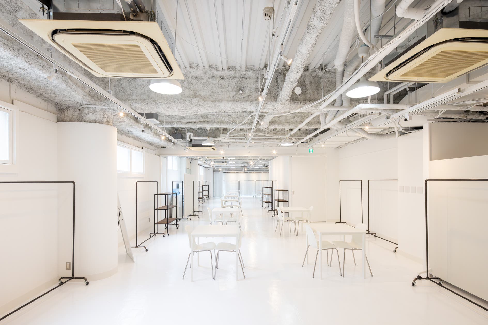 大阪・心斎橋，南船場にある展示会場。自然光あふれる，開放的な空間。の写真4