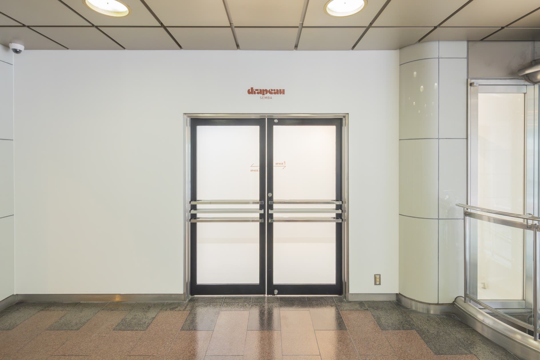 大阪・心斎橋，南船場にある展示会場。自然光あふれる，開放的な空間。の写真6