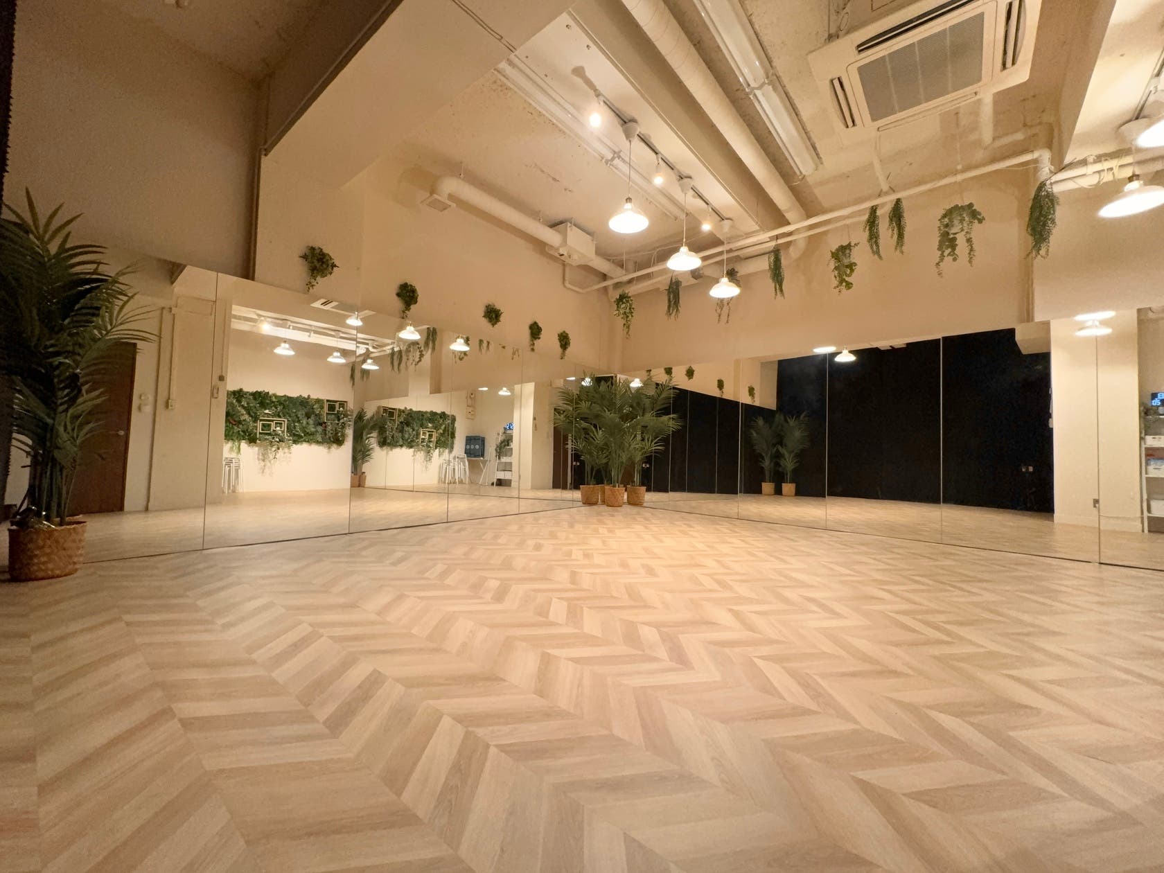 【御徒町駅4分】広々40㎡超/2面大型鏡計12m／調光調色照明あり/ダンス・ポージング・ヨガ・演劇・撮影・楽器演奏可☆の写真9