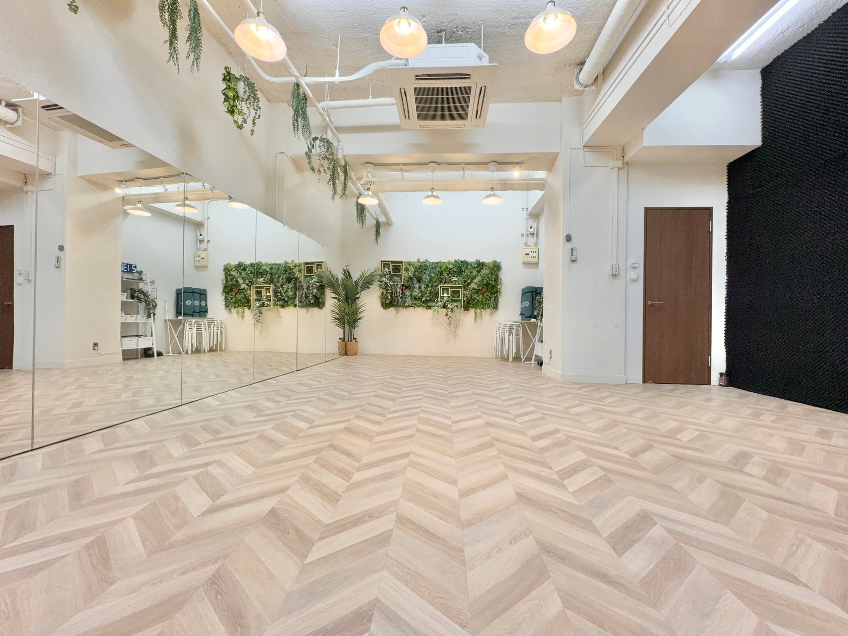 【御徒町駅4分】広々40㎡超/2面大型鏡計12m／調光調色照明あり/ダンス・ポージング・ヨガ・演劇・撮影・楽器演奏可☆の写真5