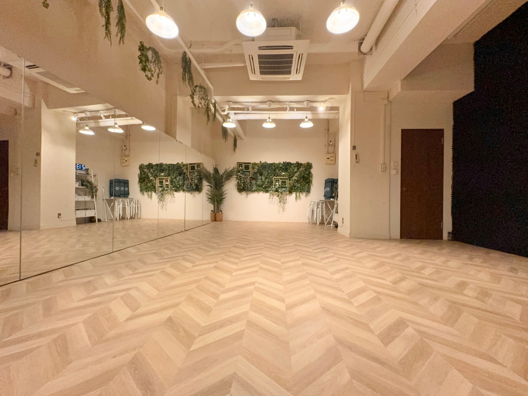 【御徒町駅4分】広々40㎡超/2面大型鏡計12m／調光調色照明あり/ダンス・ポージング・ヨガ・演劇・撮影・楽器演奏可☆の写真10