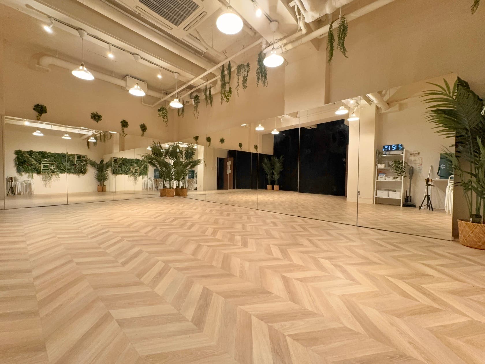 【御徒町駅4分】広々40㎡超/2面大型鏡計12m／調光調色照明あり/ダンス・ポージング・ヨガ・演劇・撮影・楽器演奏可☆の写真7