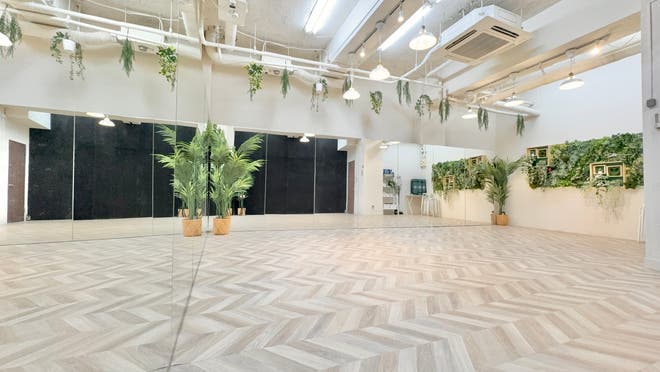 【御徒町駅4分】広々40㎡超/2面大型鏡計12m/調光調色照明あり/ダンス・ポージング・ヨガ・演劇・撮影・楽器演奏可☆の写真4