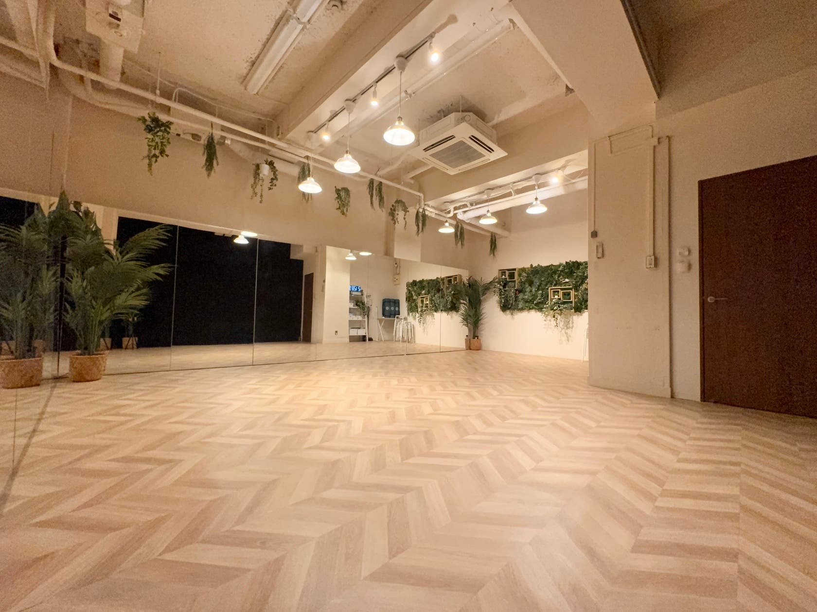 【御徒町駅4分】広々40㎡超/2面大型鏡計12m／調光調色照明あり/ダンス・ポージング・ヨガ・演劇・撮影・楽器演奏可☆の写真8