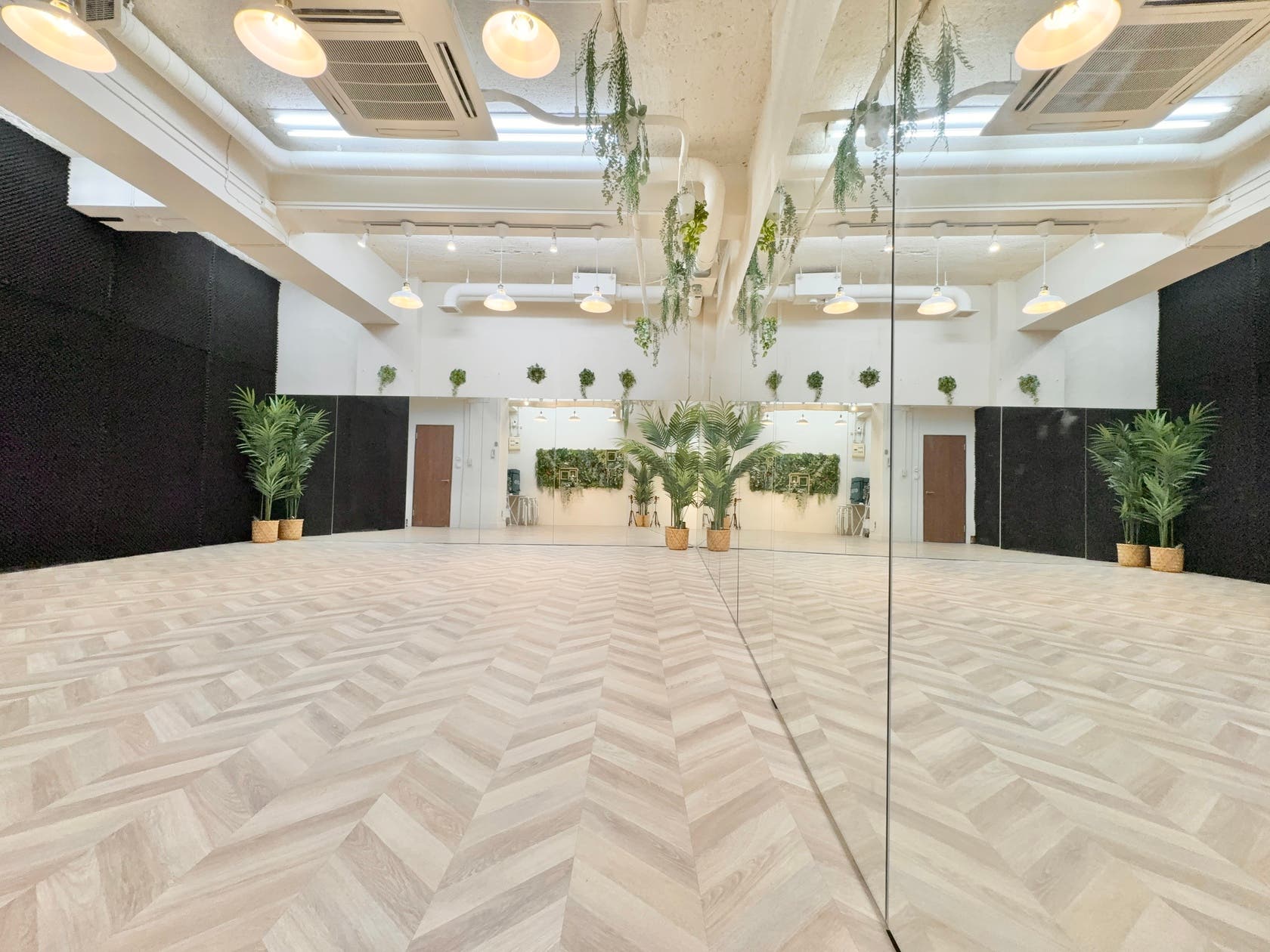 【御徒町駅4分】広々40㎡超/2面大型鏡計12m／調光調色照明あり/ダンス・ポージング・ヨガ・演劇・撮影・楽器演奏可☆の写真6