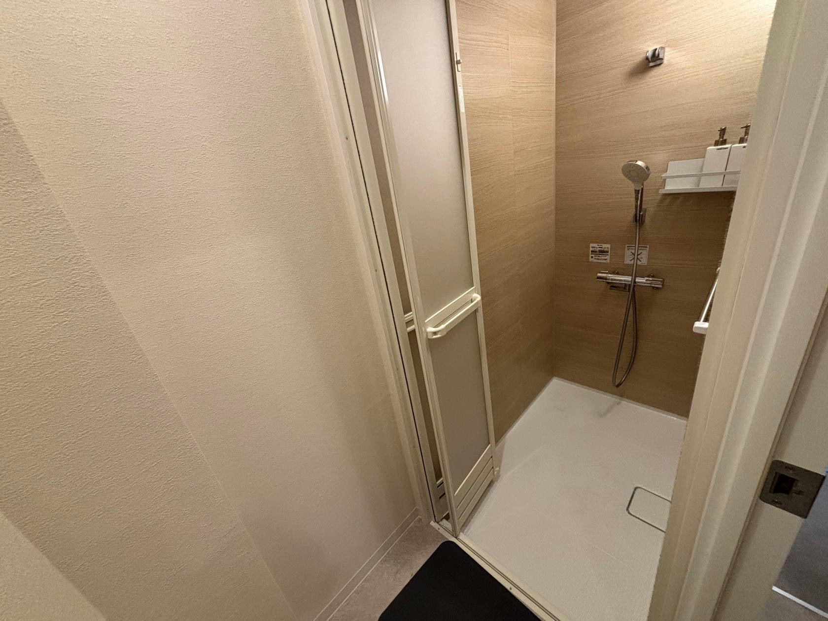 【駅近】駐車場8台/男女別シャワー/ドライヤー完備。ヨガ・ダンス・ジム利用OKな和モダンスタジオの写真5