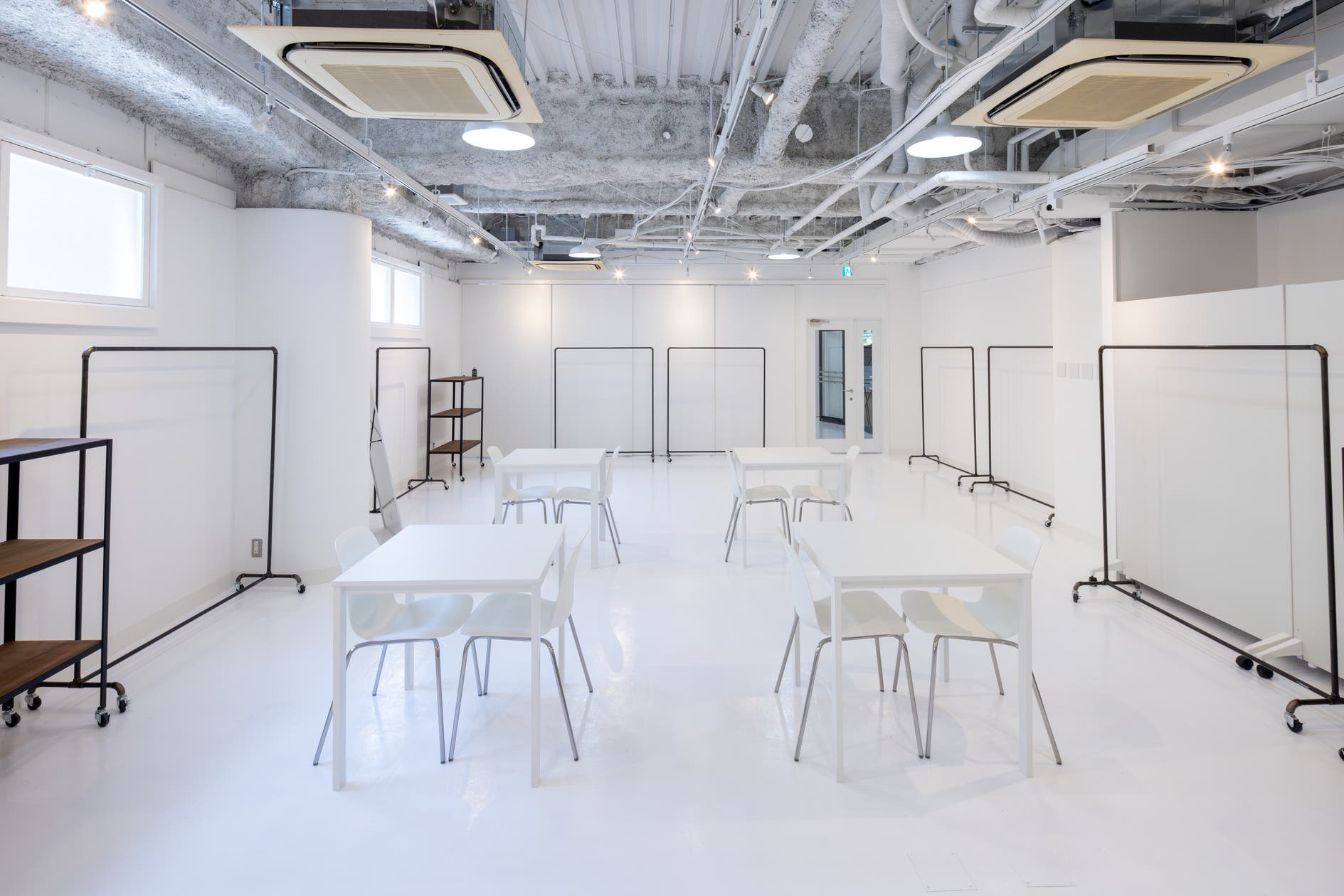 大阪・心斎橋，南船場にある展示会場。作品が映える，明るく開放的な空間。の写真5