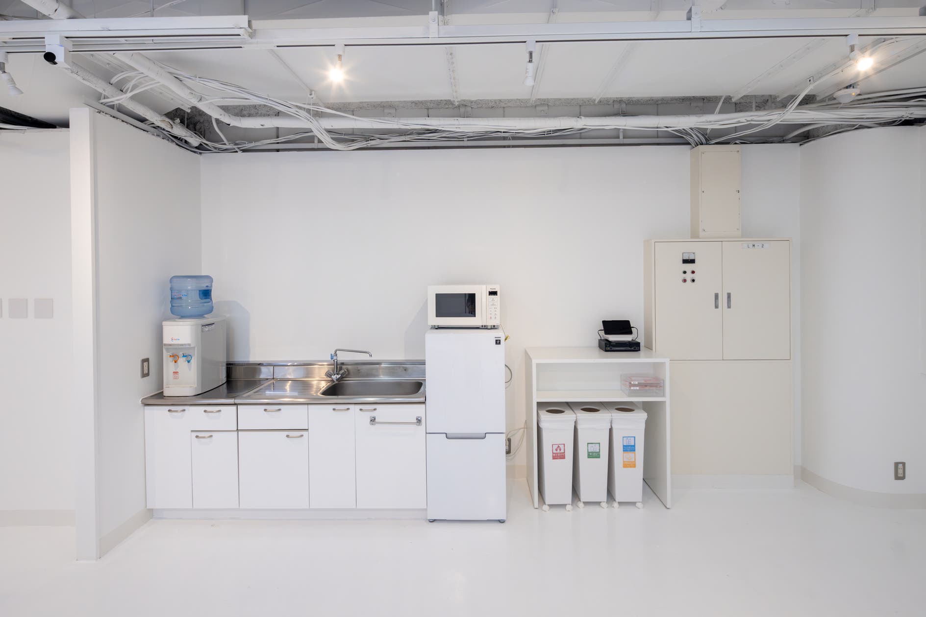 大阪・心斎橋，南船場にある展示会場。作品が映える，明るく開放的な空間。の写真6