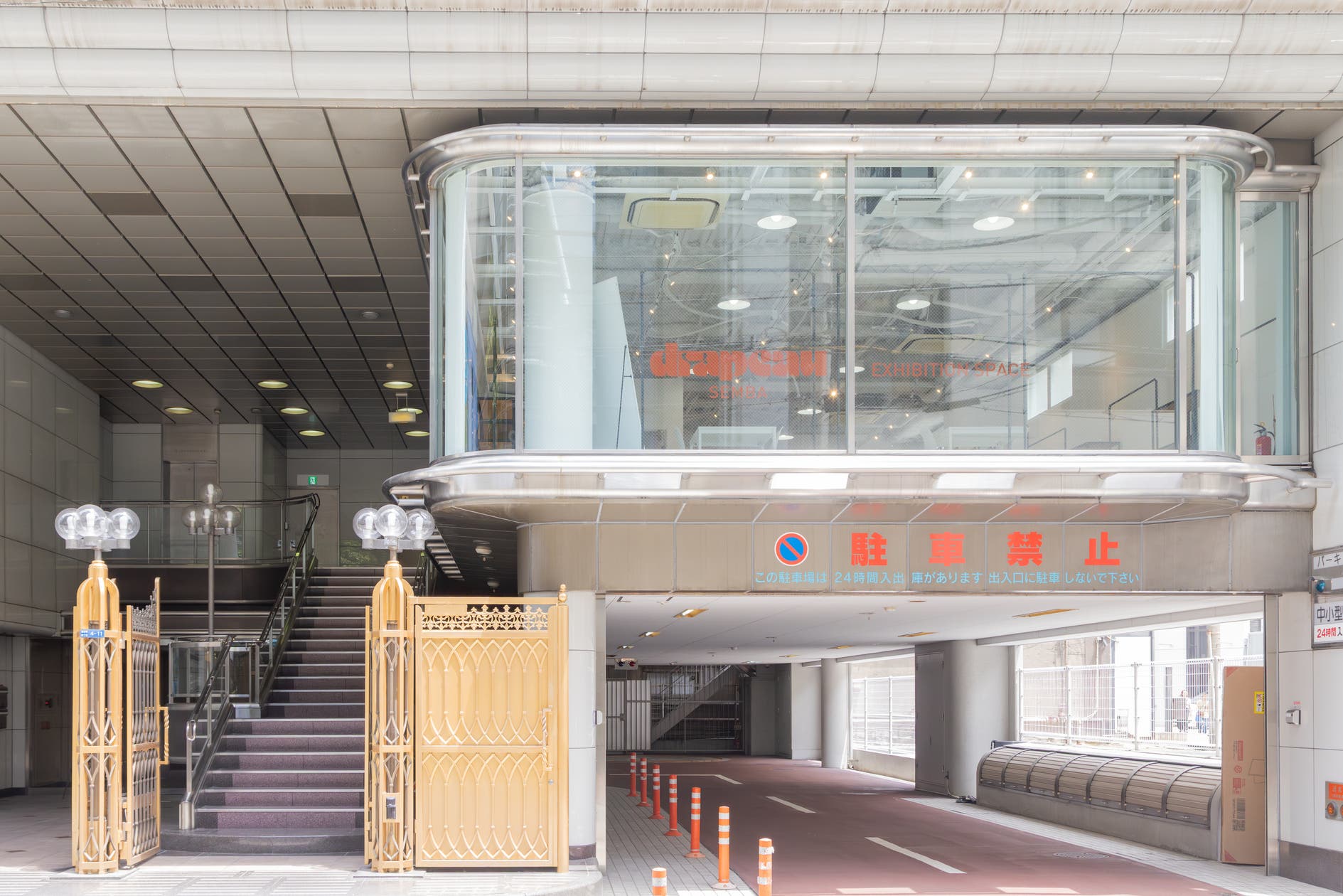 大阪・心斎橋，南船場にある展示会場。作品が映える，明るく開放的な空間。の写真8