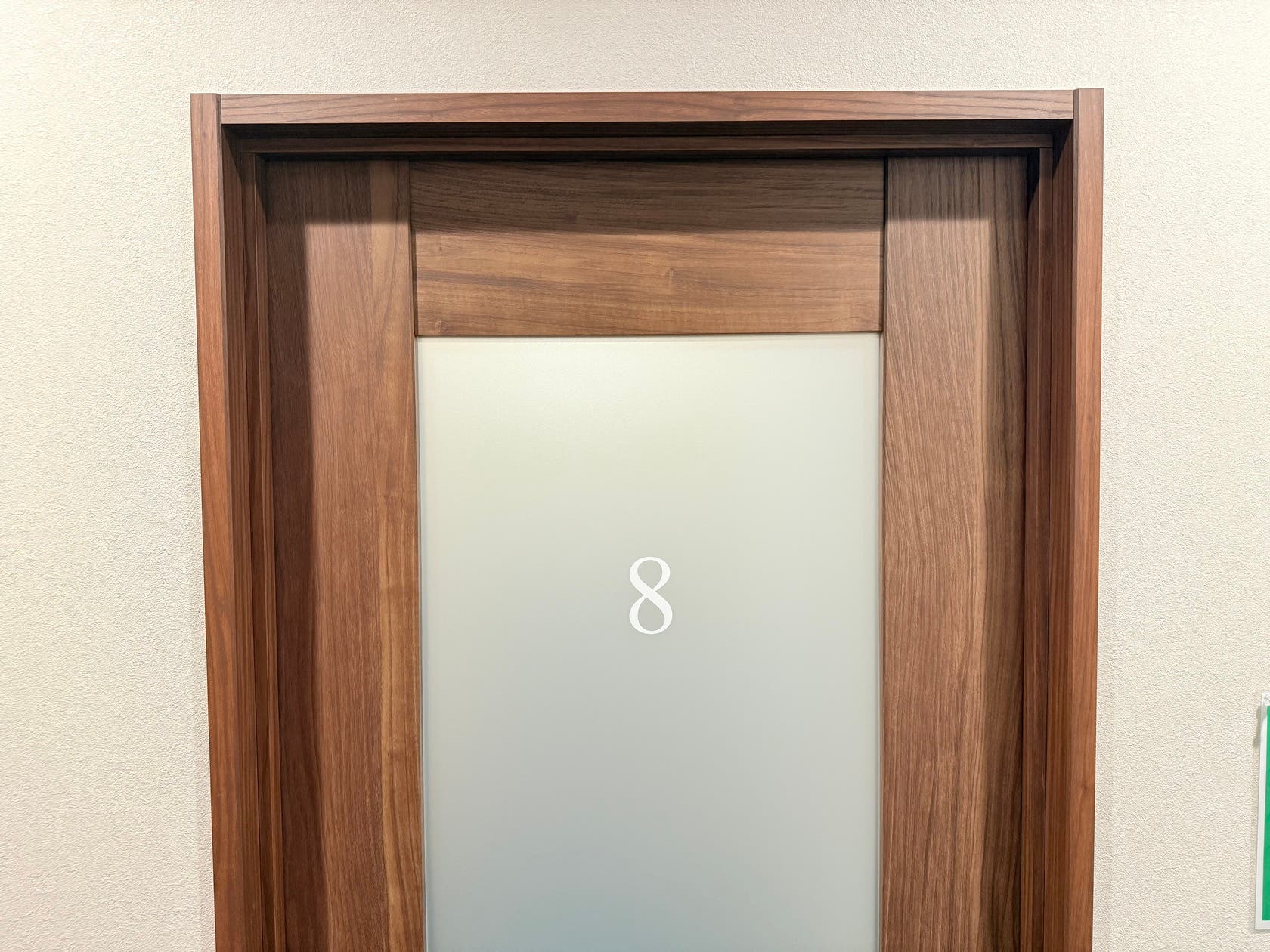 【¥385/30分！三鷹駅最安値 徒歩3分】1名完全個室（Room8）モニター（27インチ/4K）・Wifi・フリードリンクの写真5