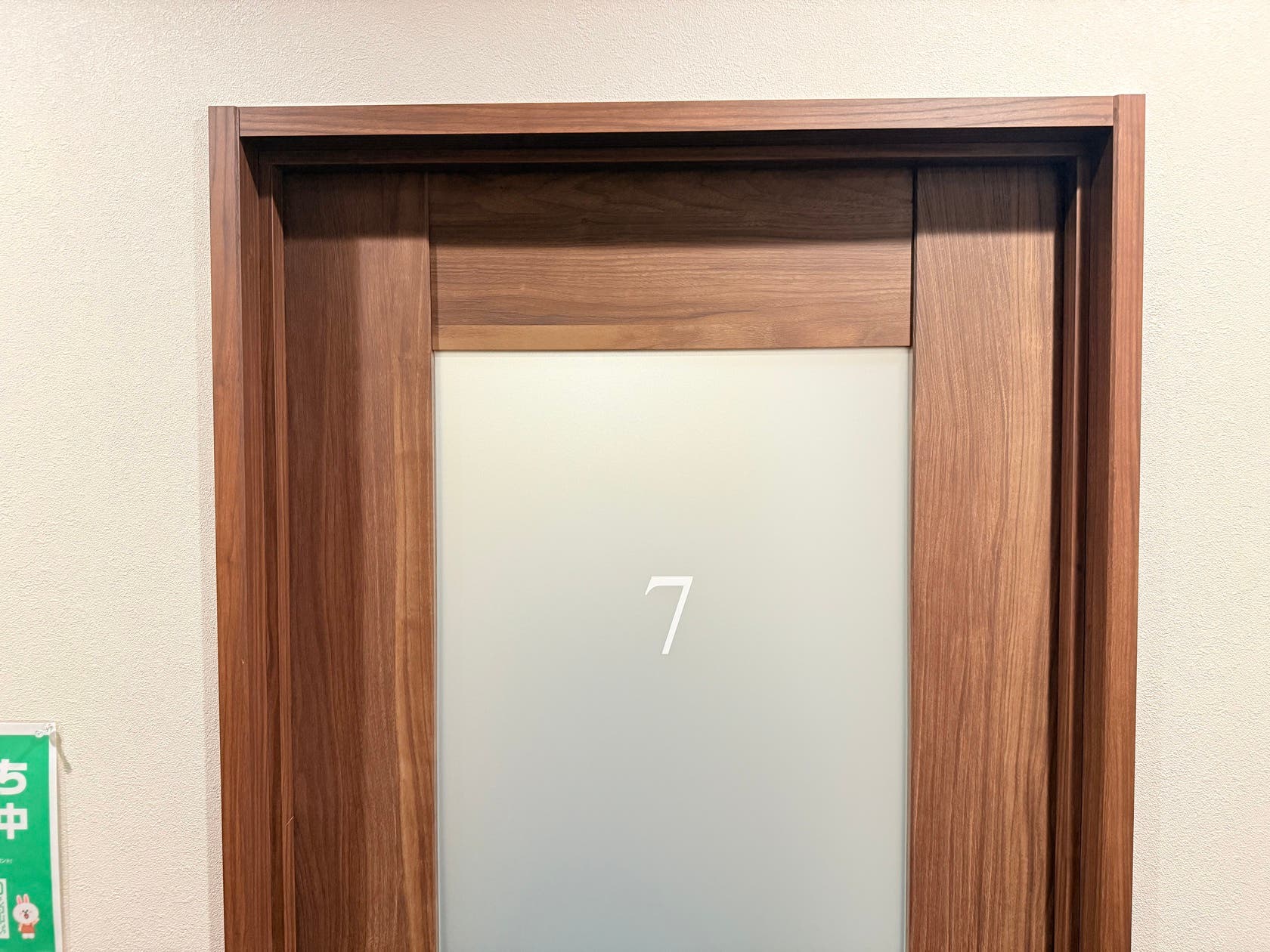 【¥385/30分！三鷹駅最安値 徒歩3分】1名完全個室（Room7）モニター（27インチ/4K）・Wifi・フリードリンクの写真5