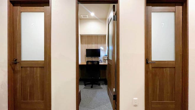 【¥385/30分!三鷹駅最安値 徒歩3分】1名完全個室(Room5)モニター(27インチ/4K)・Wifi・フリードリンクの写真6