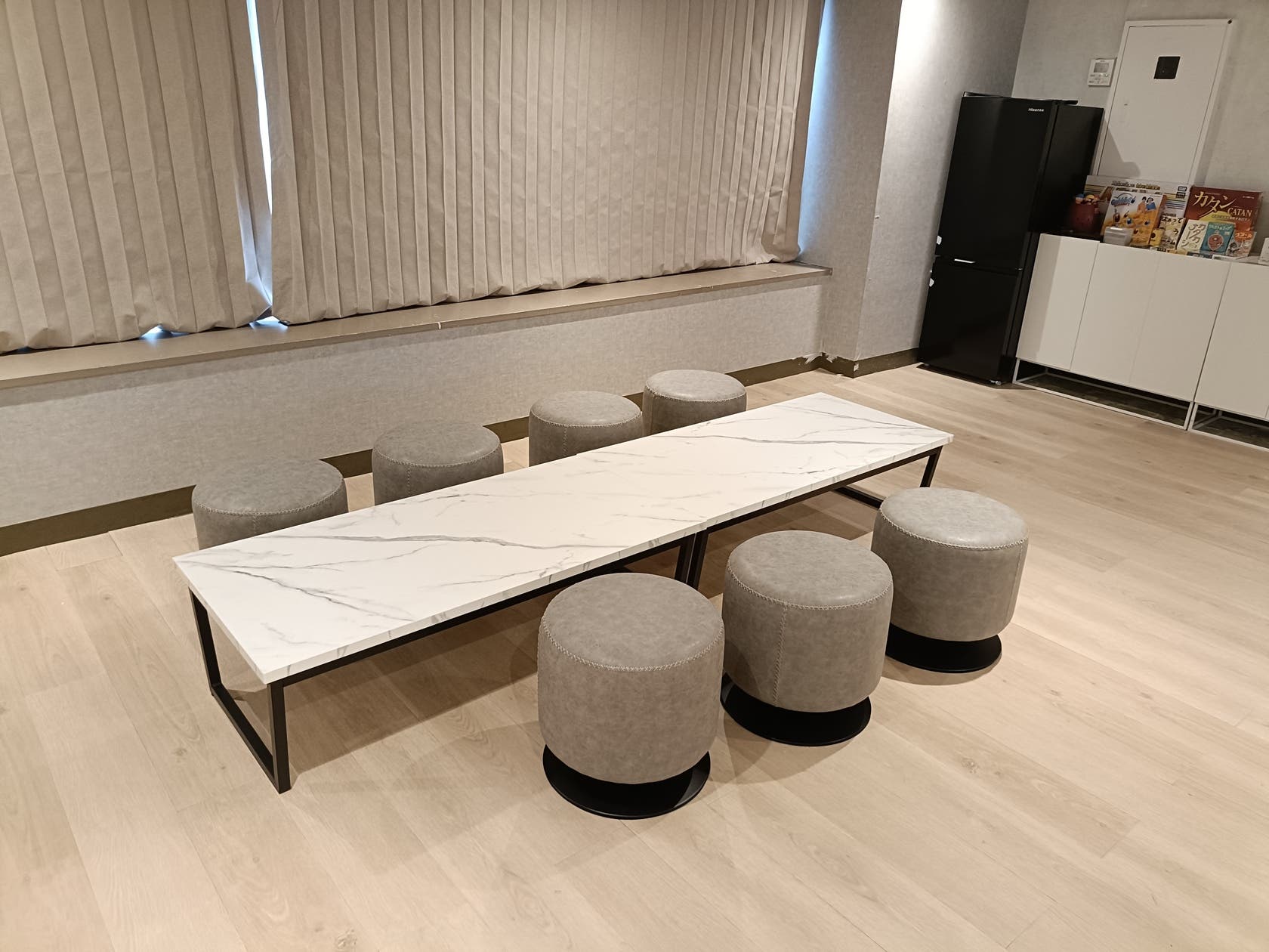 #イーストGoburin【東新宿】クリスマス🎄忘年会🤶駅1分/席数84立食100名飲食/120㌅画面/会議/セミナーの写真18