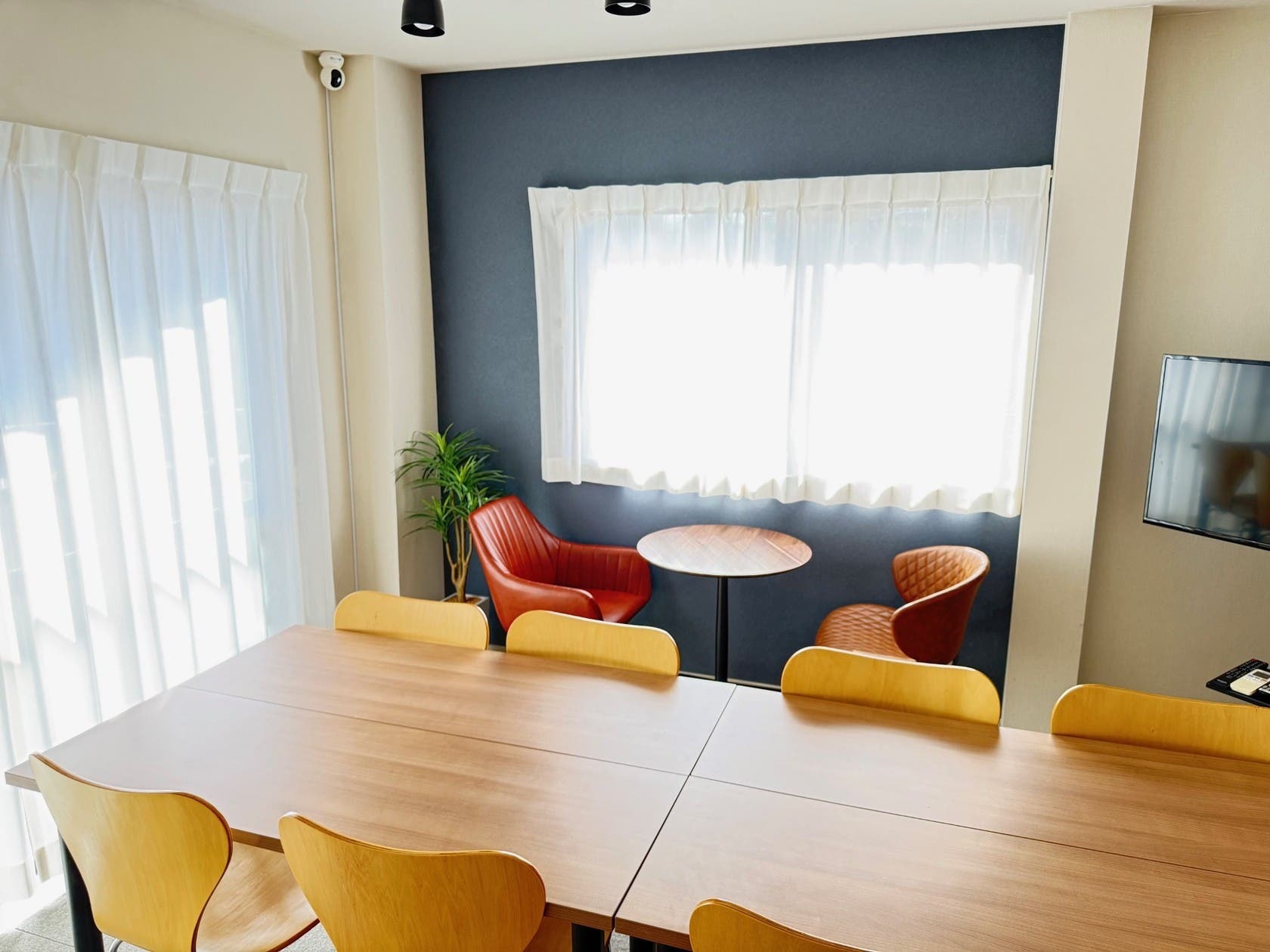 ※一部リニューアル！✨広島駅近✨優良ホストスペース｜広島会議室｜完全個室｜無料Wifi｜撮影｜テレワーク｜勉強会｜自習の写真1