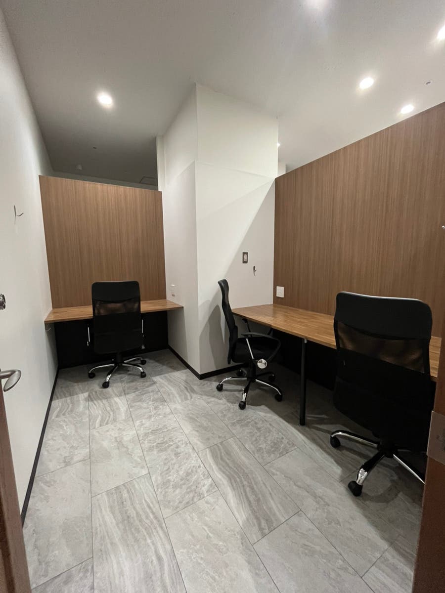 【Booth11】3名個室(天井空きあり)▼通話/動画イヤホン必須の写真1