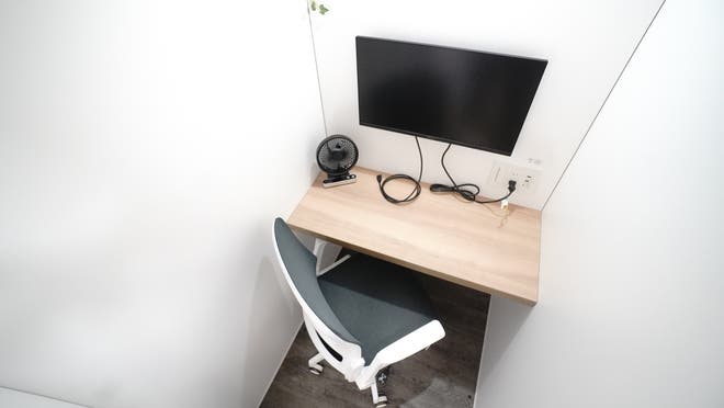 <ワークブース吉祥寺ネクストNo.4>吉祥寺駅徒歩30秒🚃1人用完全個室🚪Wi-Fi📶モニター🖥電源🔌テレワーク/面接/自習の写真1