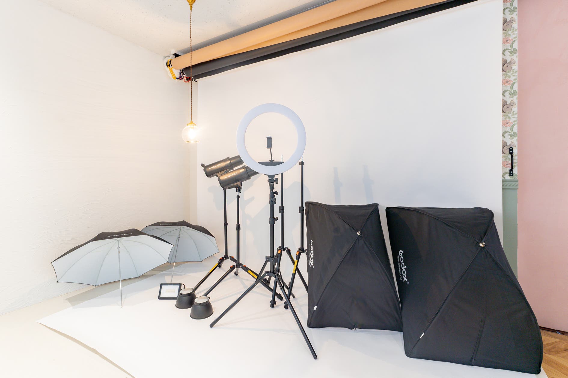 OPEN記念🎉自然光|二面採光|白壁|アーチ壁【アパレル|化粧品|物撮り|コスプレ】韓国風スタジオ🎀背景5種|飯田橋駅チカの写真15