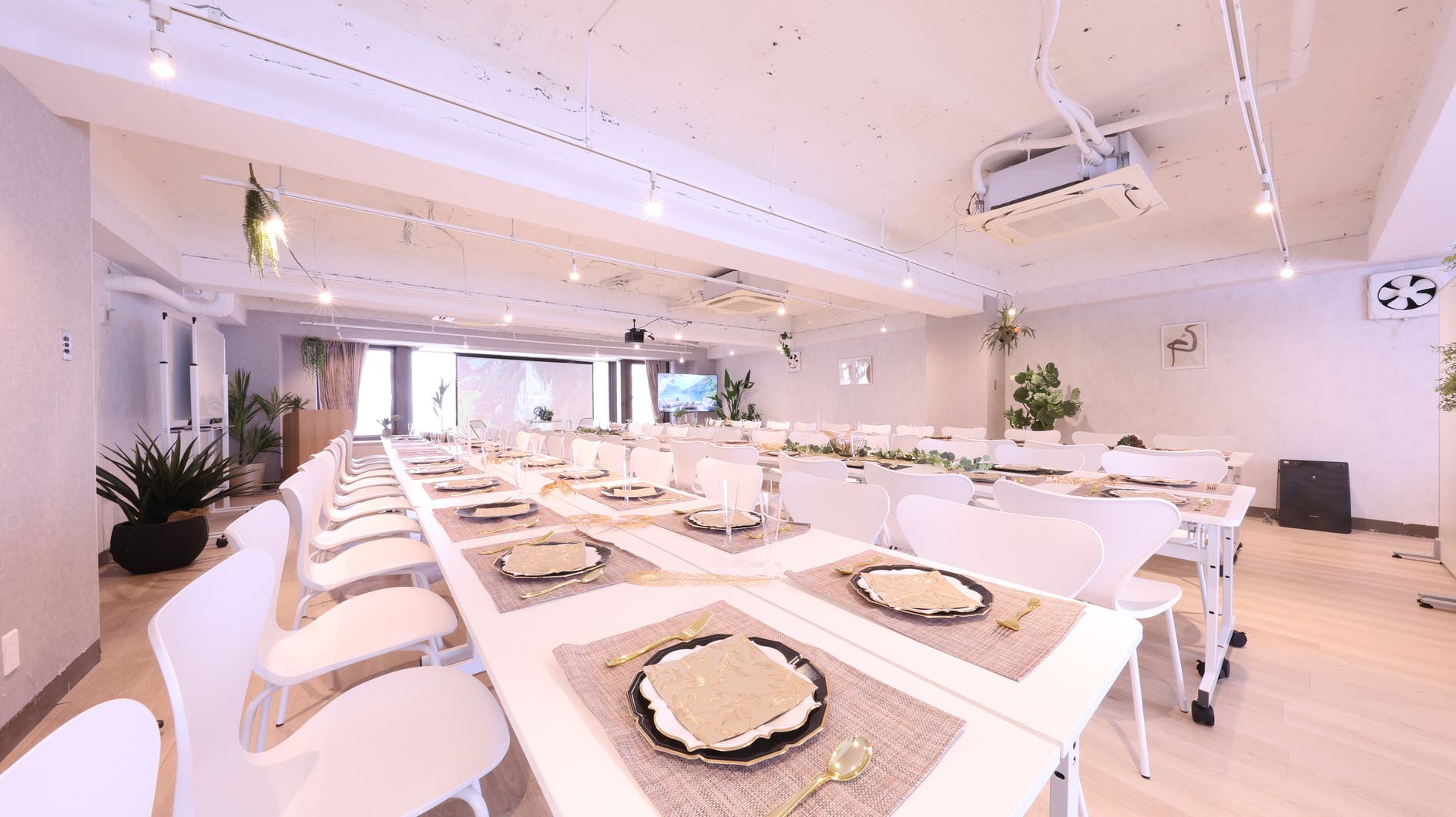 #イーストGoburin【東新宿】クリスマス🎄忘年会🤶駅1分/席数84立食100名飲食/120㌅画面/会議/セミナーの写真6