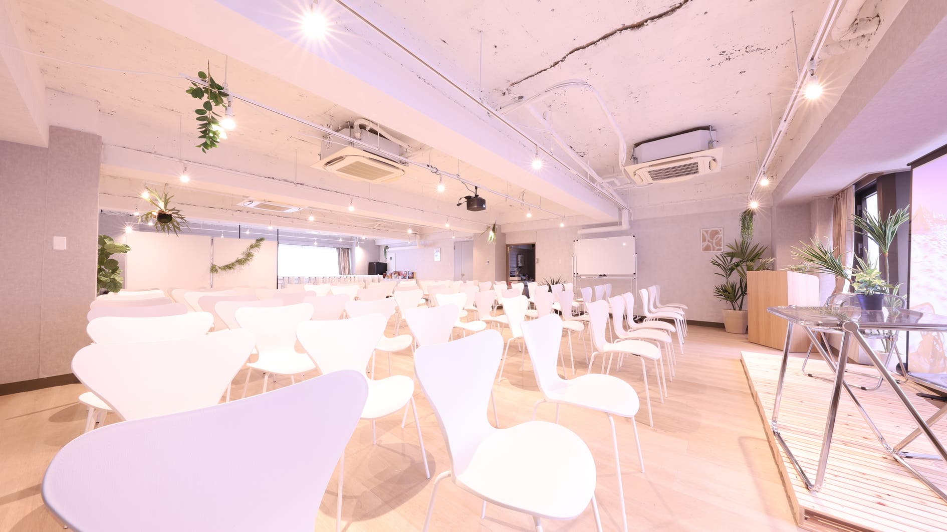 #イーストGoburin【東新宿】クリスマス🎄忘年会🤶駅1分/席数84立食100名飲食/120㌅画面/会議/セミナーの写真13