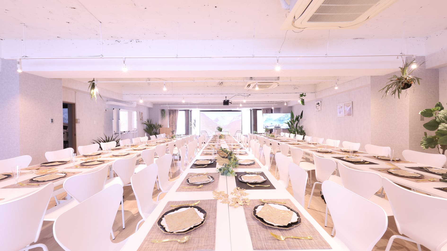 #イーストGoburin【東新宿】クリスマス🎄忘年会🤶駅1分/席数84立食100名飲食/120㌅画面/会議/セミナーの写真16