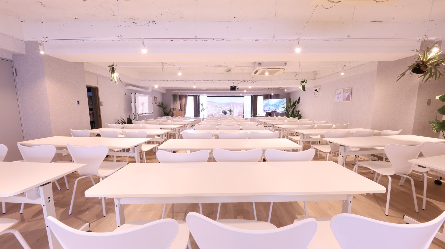 #イーストGoburin【東新宿】クリスマス🎄忘年会🤶駅1分/席数84立食100名飲食/120㌅画面/会議/セミナーの写真17