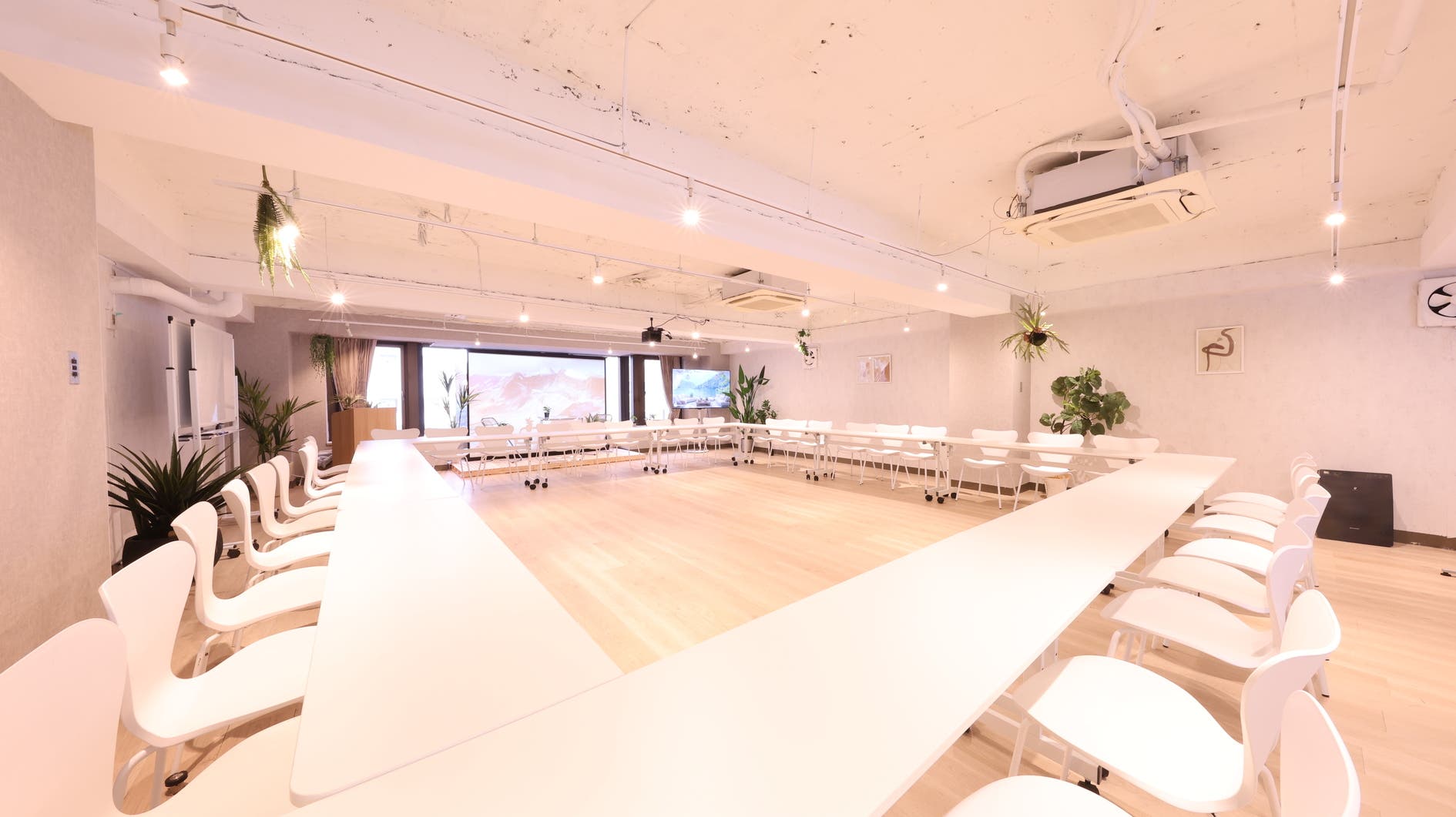 #イーストGoburin【東新宿】クリスマス🎄忘年会🤶駅1分/席数84立食100名飲食/120㌅画面/会議/セミナーの写真21