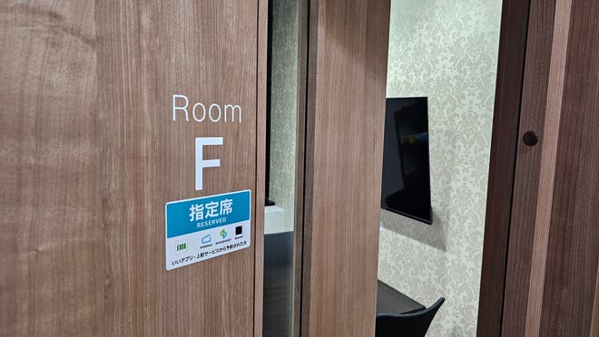 【神田駅から徒歩1分】モニター・フリードリンク付き4名会議室(Room F)※予約時間前は入室不可の写真6