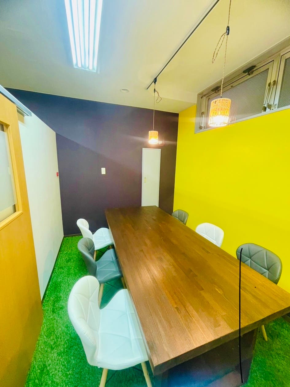 盛岡大通アーケード内6人個室/集中勉強・リモートワーク・会議・面接に最適/飲食持込可※ドリンク1杯購入制/Wi-Fi・電源完備の写真1