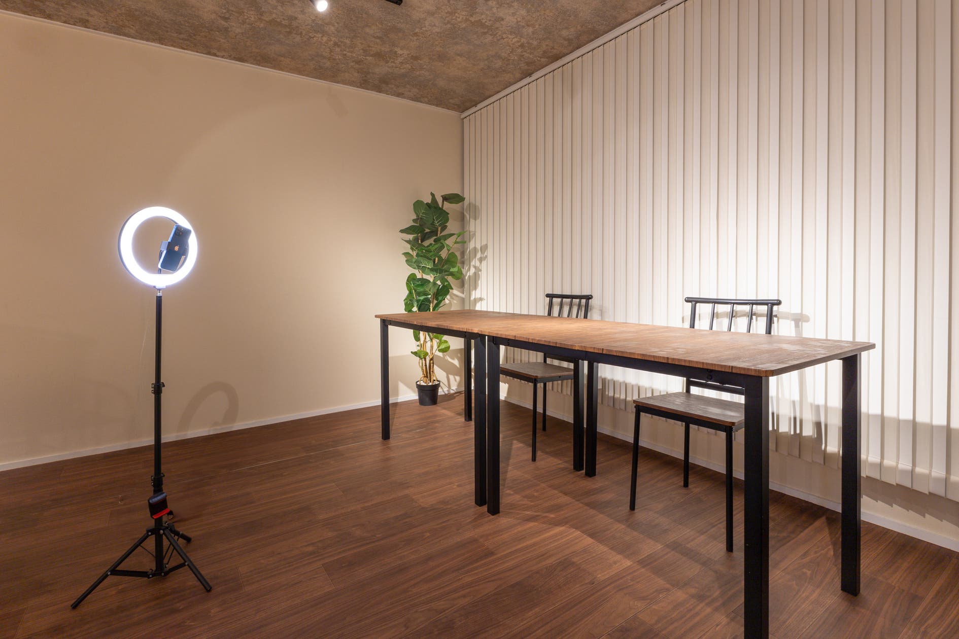 【🎄クリスマス＆忘年会🎅】谷町九丁目駅すぐ/最大２２名⭐️広々したお部屋に最高級ソファを使用⭐️の写真25