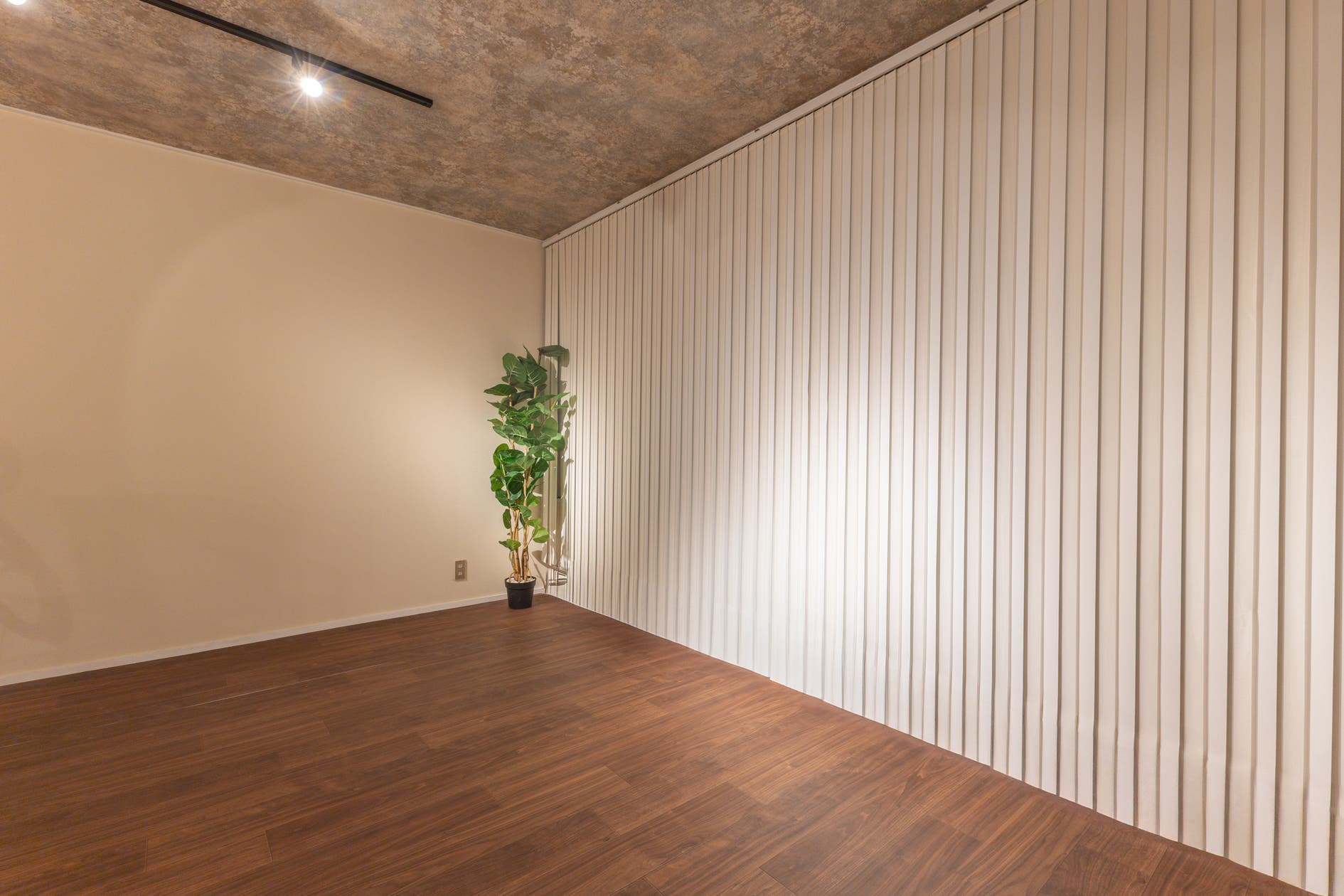 【🎄クリスマス＆忘年会🎅】谷町九丁目駅すぐ/最大２２名⭐️広々したお部屋に最高級ソファを使用⭐️の写真27