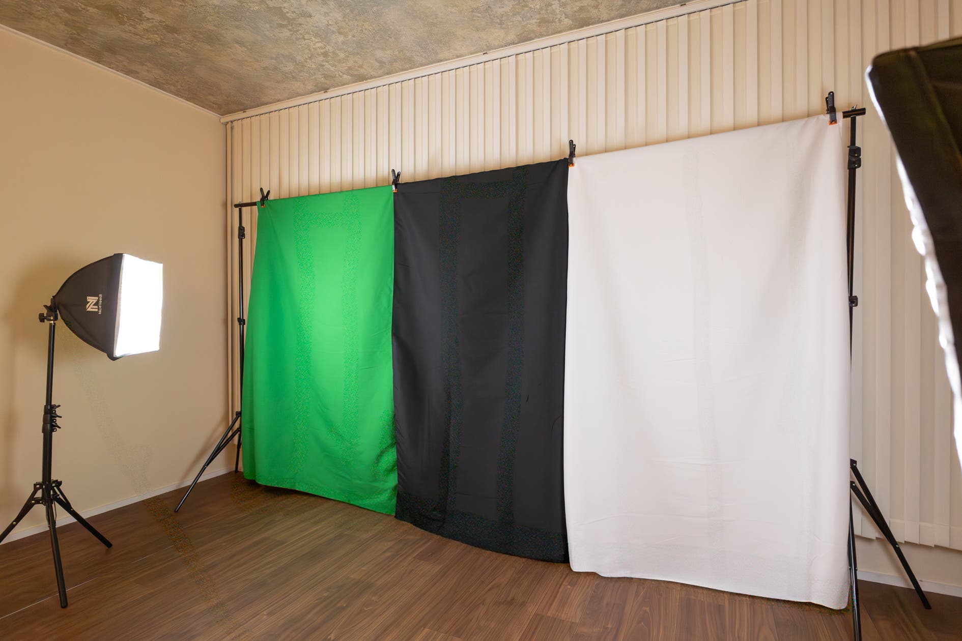 【🎄クリスマス＆忘年会🎅】谷町九丁目駅すぐ/最大２２名⭐️広々したお部屋に最高級ソファを使用⭐️の写真30